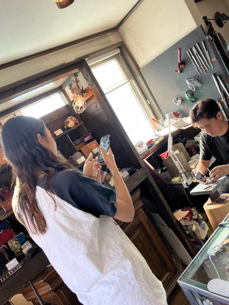 ブリーダーのR.S ratel様に連日の革の講習会を開く（第2391回） - レザー＆シルバー・犬具用品のお店SigmaのWebサイト